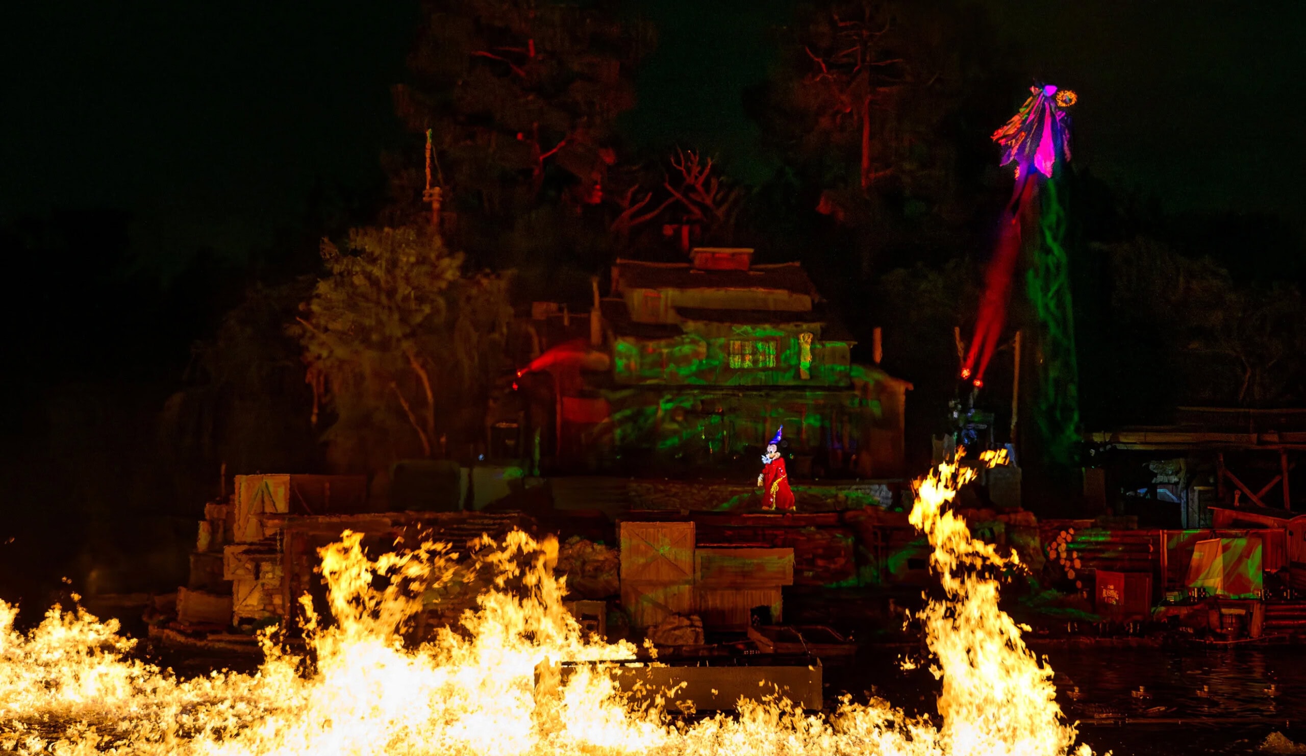 Disneyland Shares First Look at Dragon-less Fantasmic, Return of Peter ...