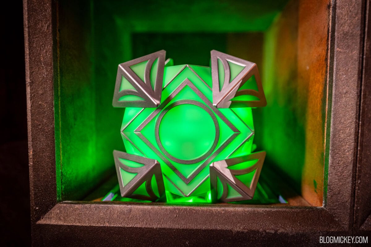 New Jedi & Sith Holocrons, Series 2 Kyber Crystals Now Available at Dok-Ondar's Den of Antiquities