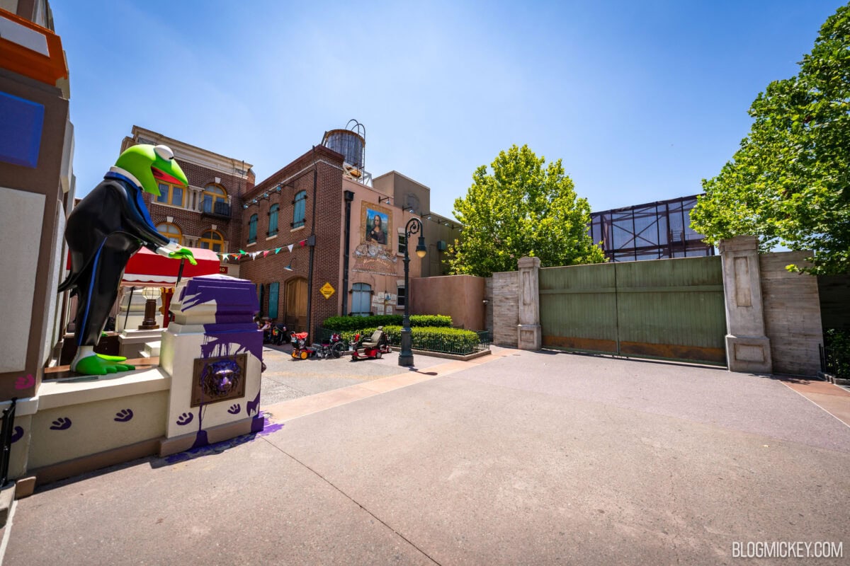 8 Years Later: Streets of America Facade Demolition Continues at Disney ...