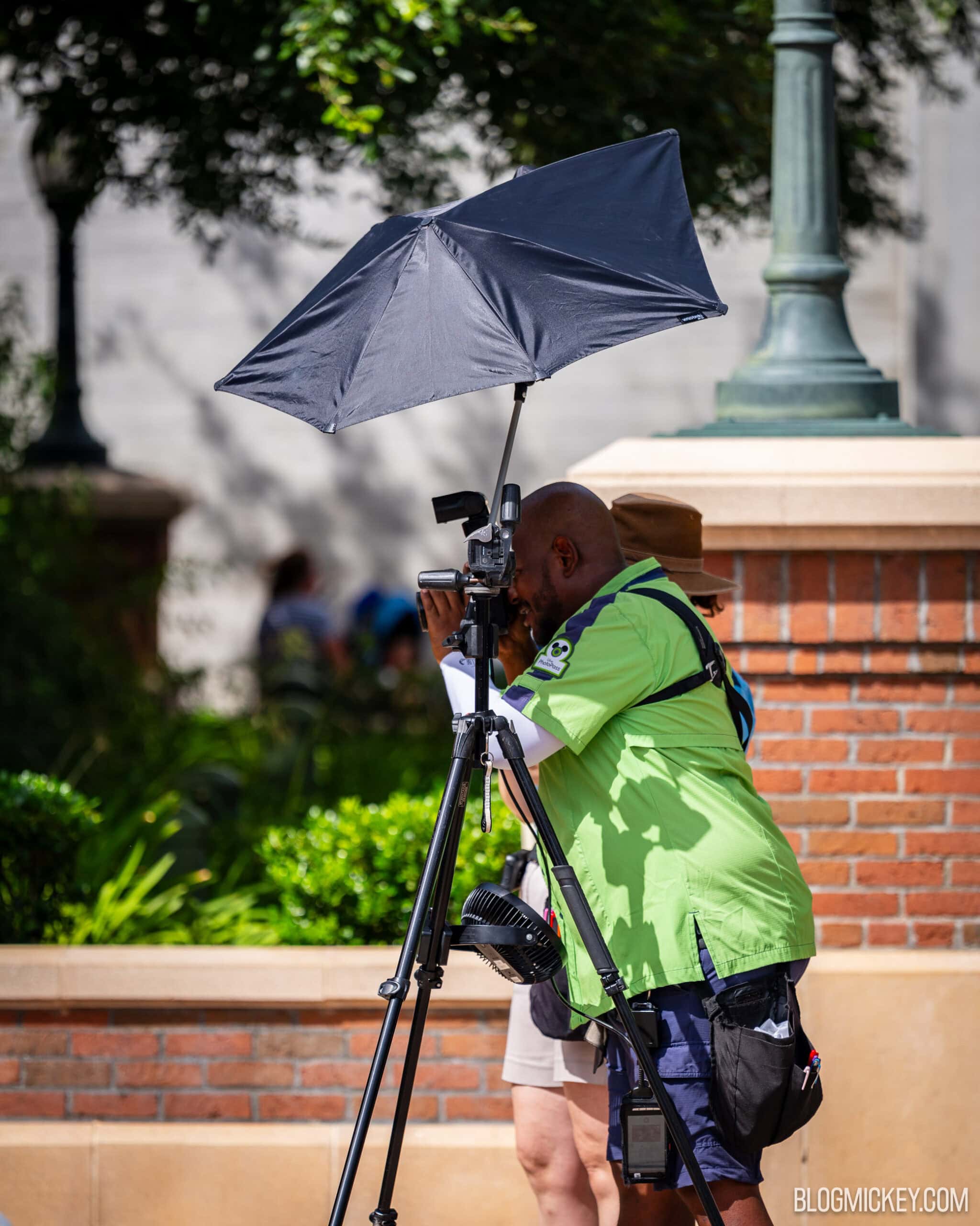 Facing Another Hot Summer, Disney World Rolls Out Shade for PhotoPass ...